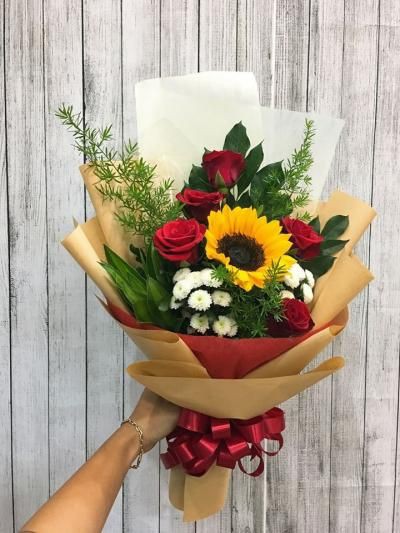 Ramo de 5 Rosas con Girasol - Expresalo con flores